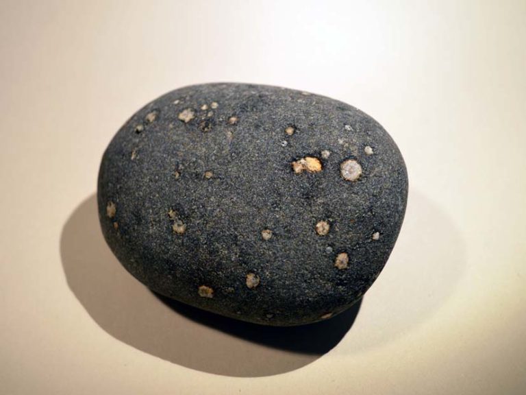 Pebbles on the beaches of Northumberland | Tyne & Wear Archives ...